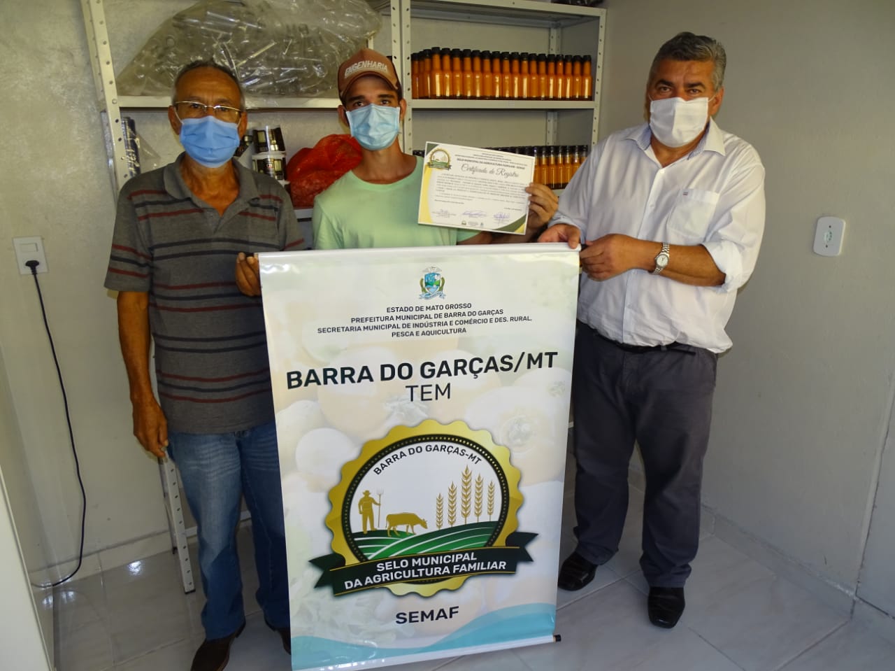 Prefeitura entrega à produtor rural o primeiro certificado do Selo ...