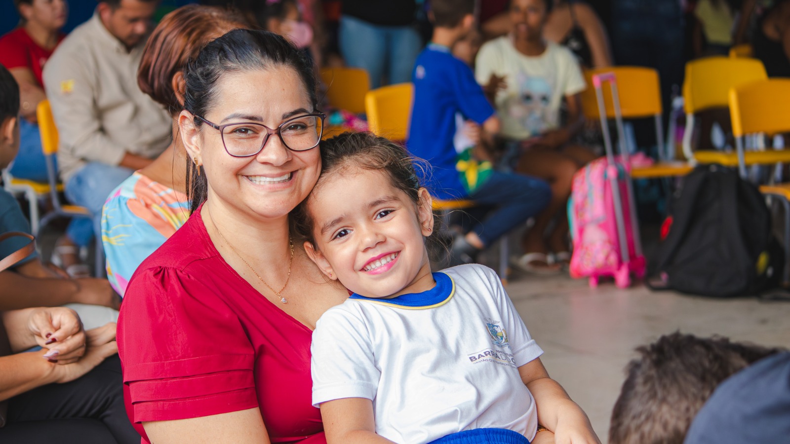 Kits escolares: Crianças dos centros municipais Izaurina Abreu e Padre ...