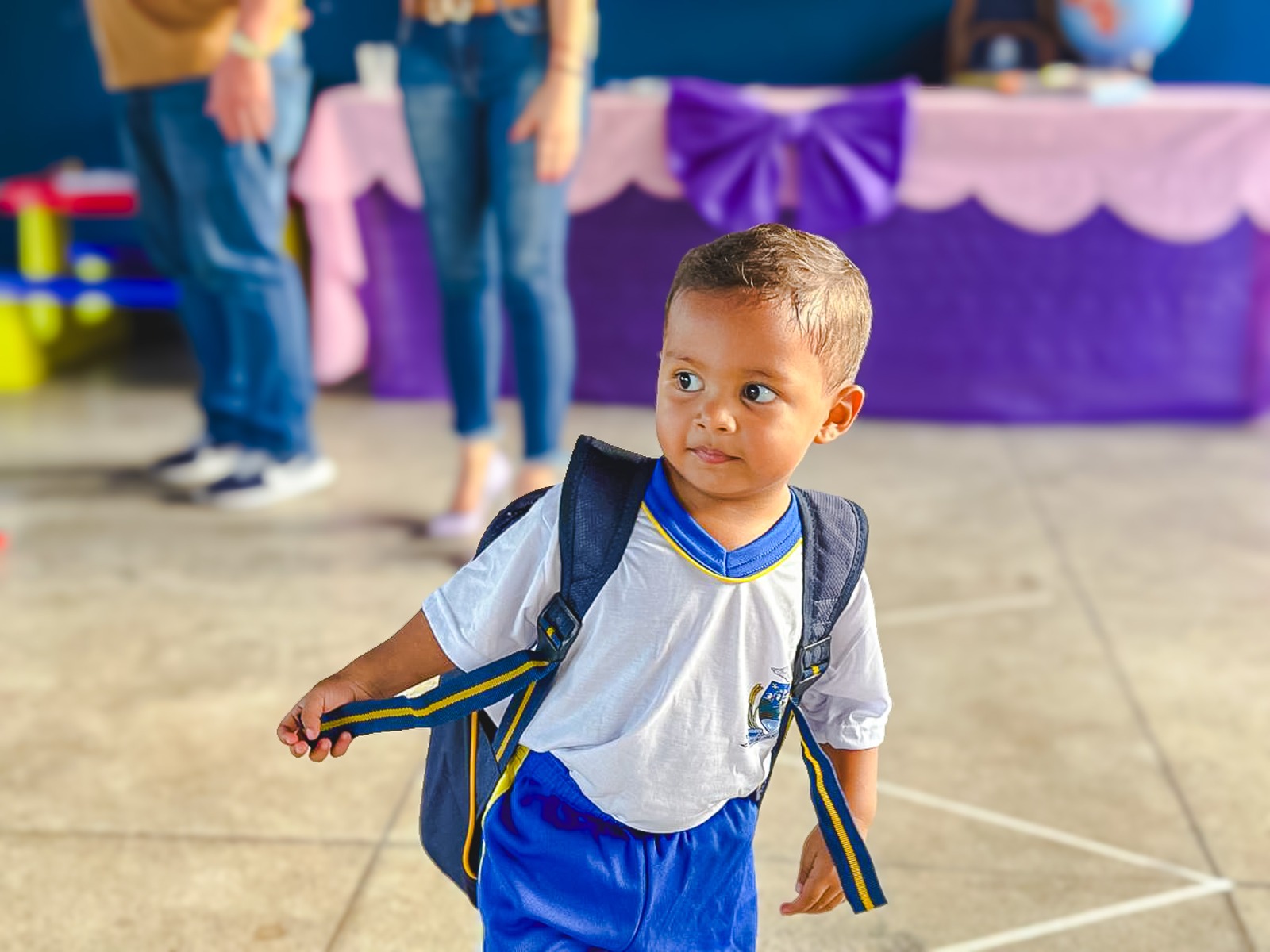 Kits escolares: Crianças dos centros municipais Izaurina Abreu e Padre ...